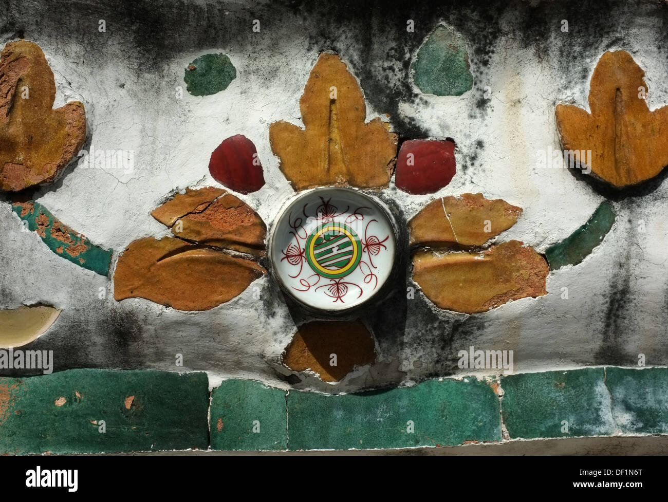 Thailand tilework tiles design pattern hi-res stock photography and ...