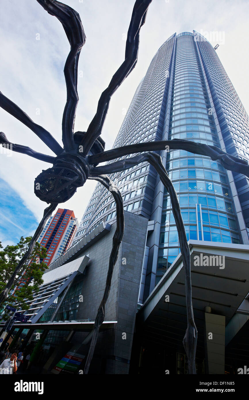 Roppongi hills tokyo spider sculpture hi-res stock photography and ...