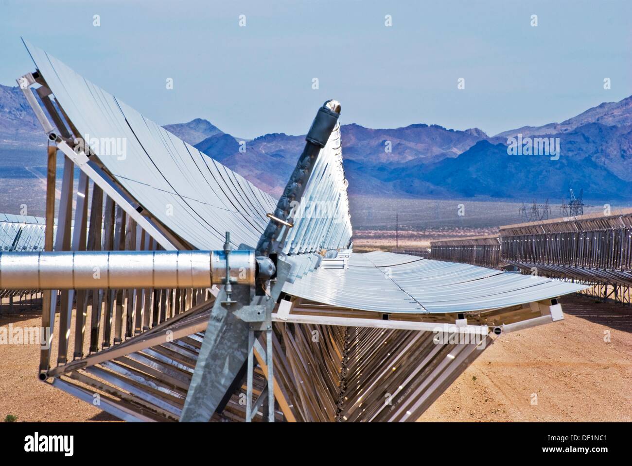 Parabolic solar reflector hi-res stock photography and images - Alamy