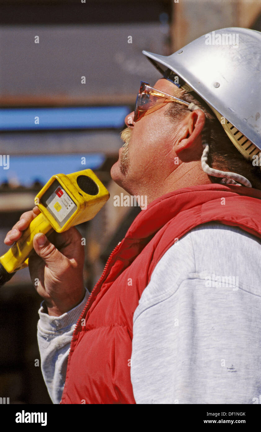 Construction using crane hi-res stock photography and images - Alamy