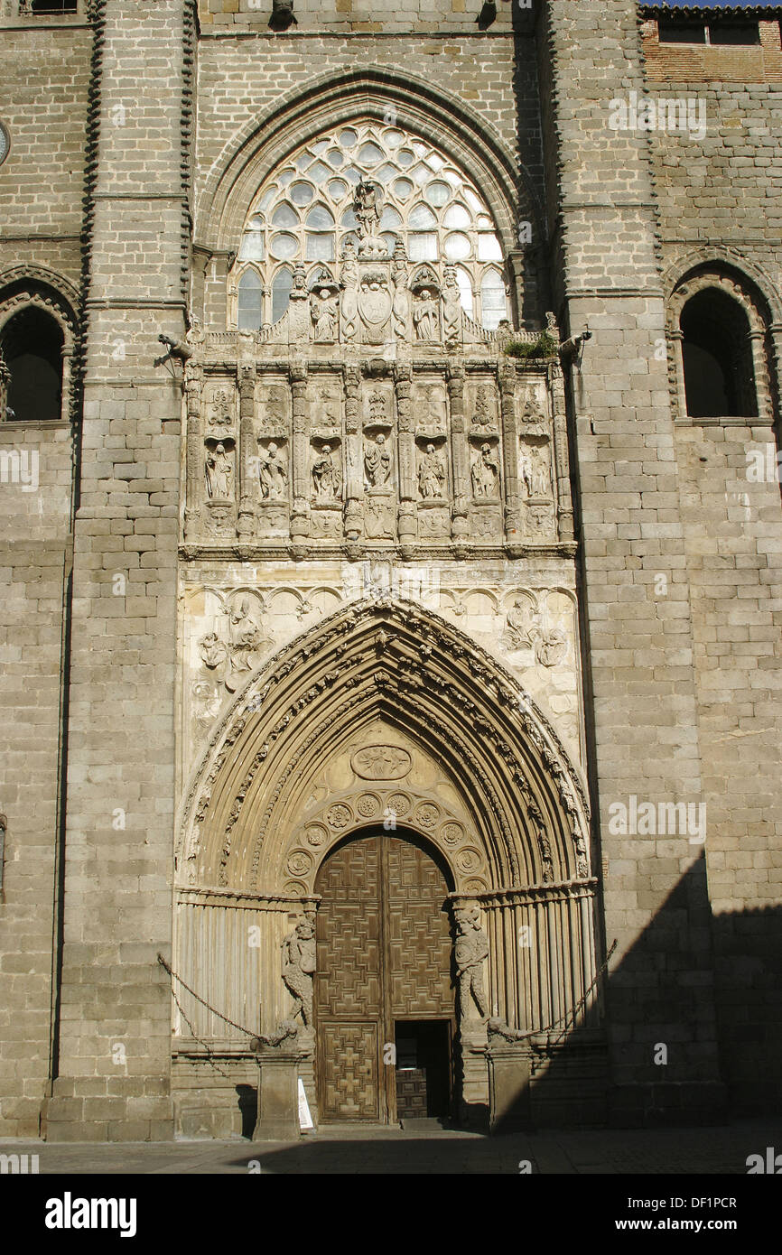 Gothic architecture 12th century hi-res stock photography and images ...