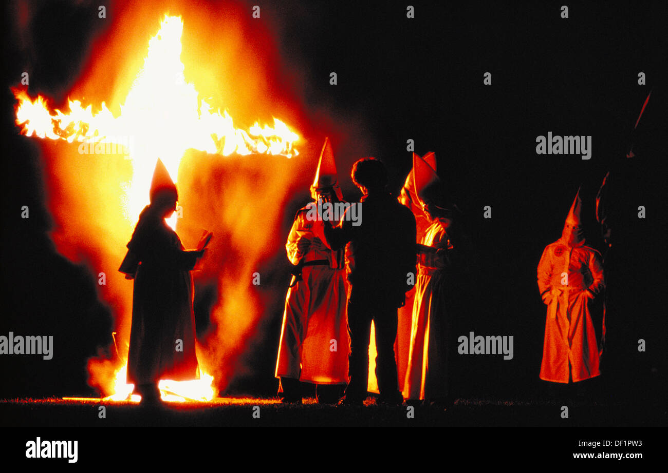 Ku klux klan burning cross hi-res stock photography and images - Alamy
