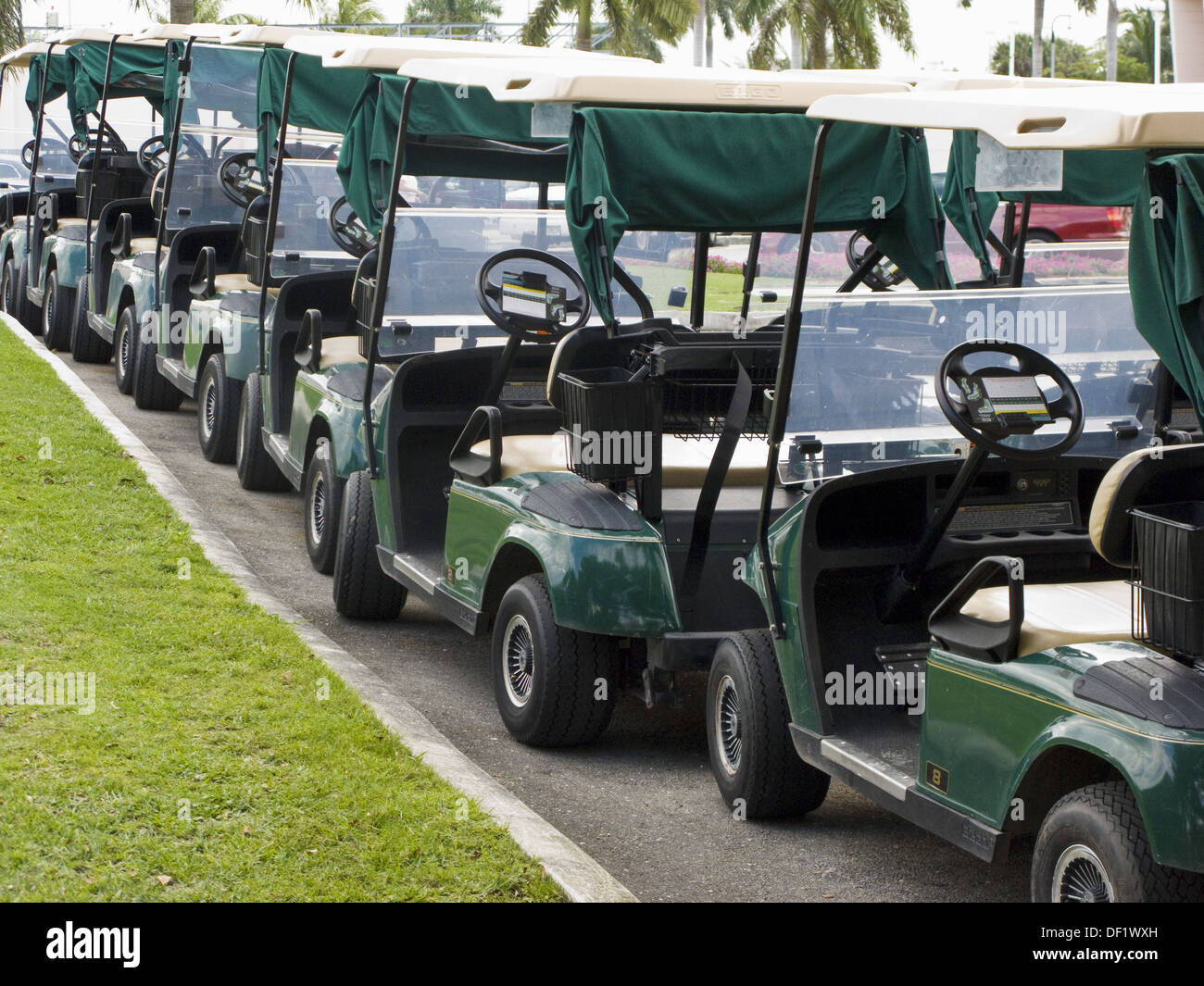 Image of golf carts hi-res stock photography and images - Alamy