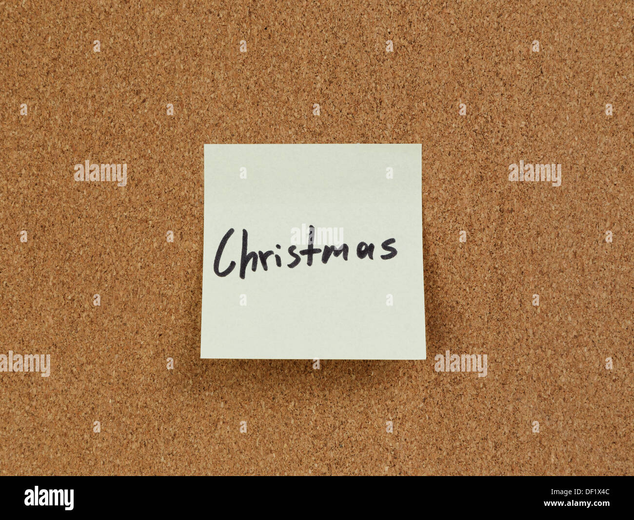 christmas reminder note on cork board, handwritten Stock Photo - Alamy