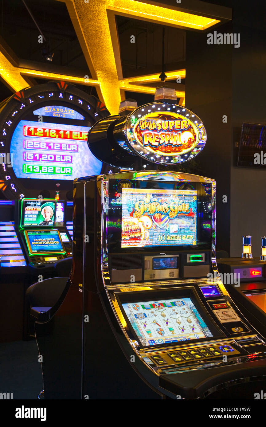 Gaming arcade spain hi-res stock photography and images - Alamy