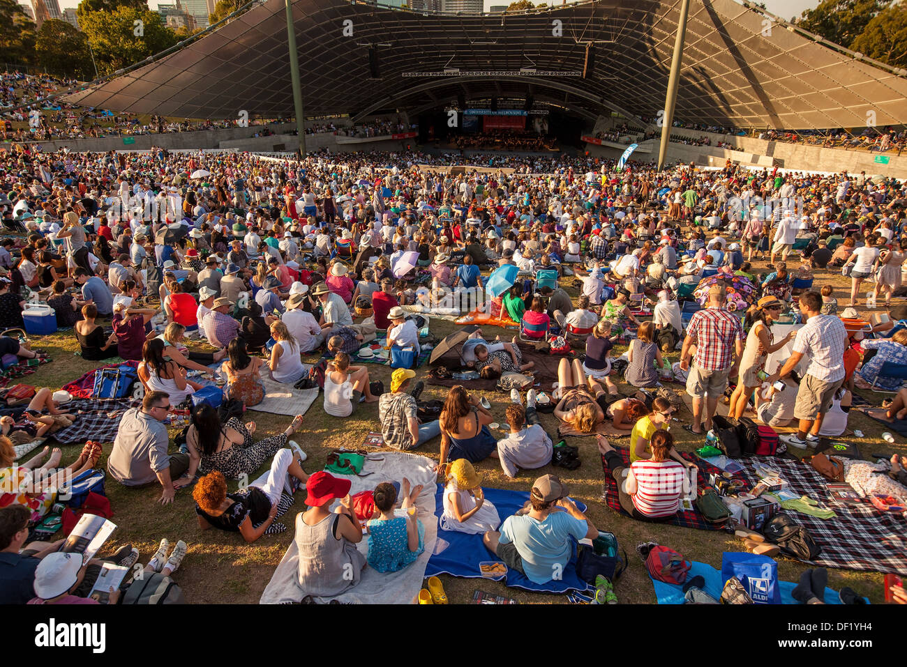 Melbourne Australia white nights / night festival in the city center ...
