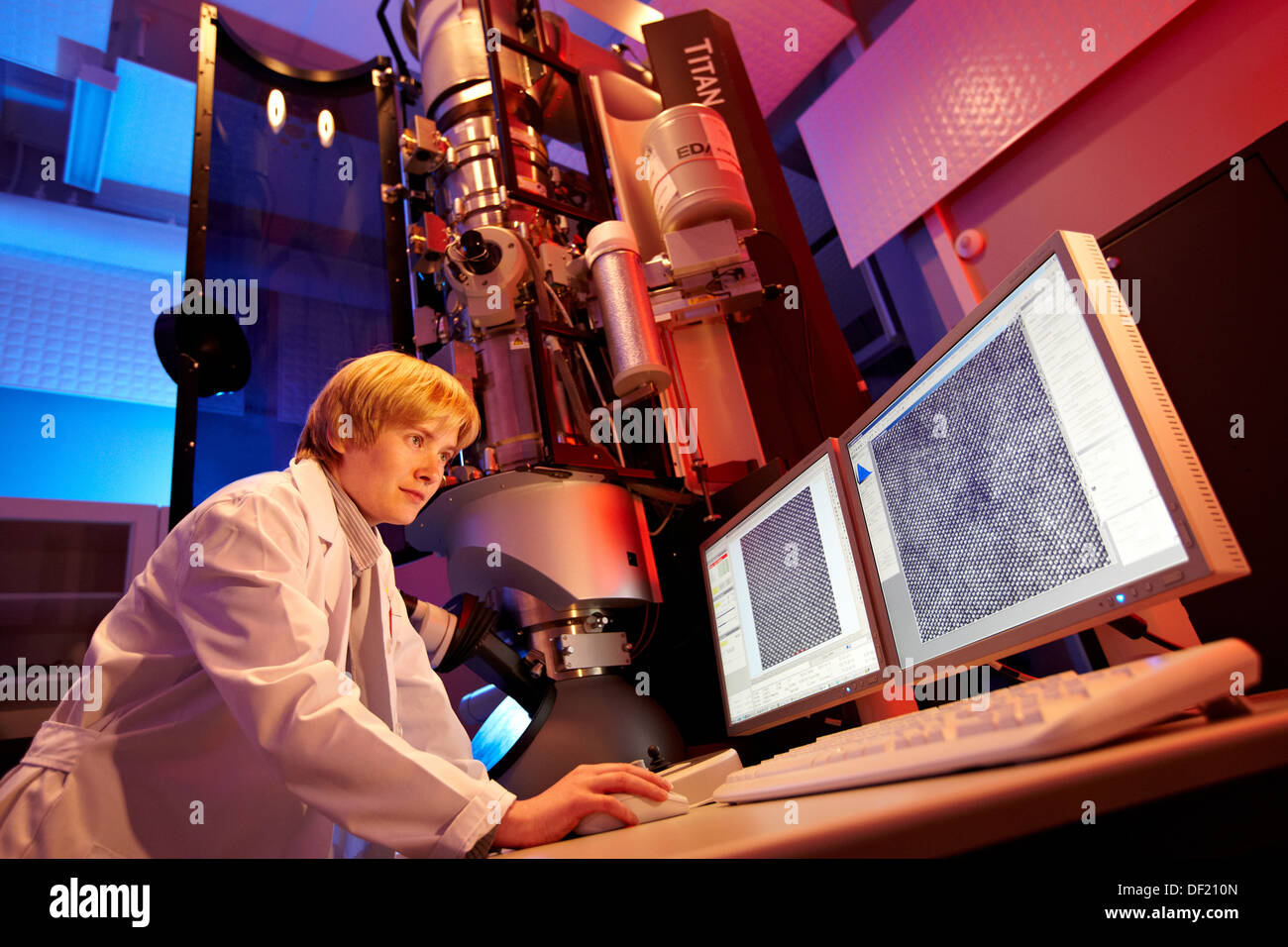 High Resolution Transmission Electron Microscopy High Resolution Stock ...