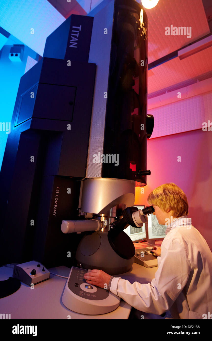 Atomic resolution imaging using TEM, High-Resolution Transmission ... Atomic resolution imaging using TEM, High-Resolution Transmission ...