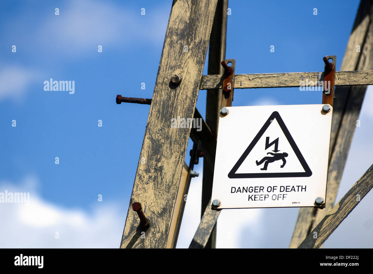 Warning sign on electricity pylon hi-res stock photography and images ...