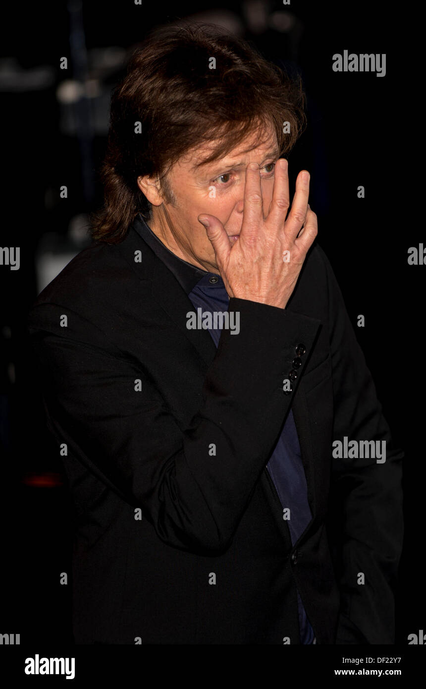 Santa Monica, CA, USA. 25th Sep, 2013. SIR PAUL MCCARTNEY arrives for ...