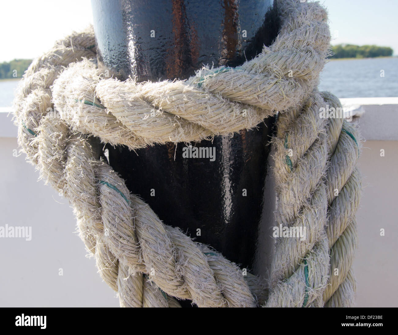 Rope wrapped around pole hi-res stock photography and images - Alamy