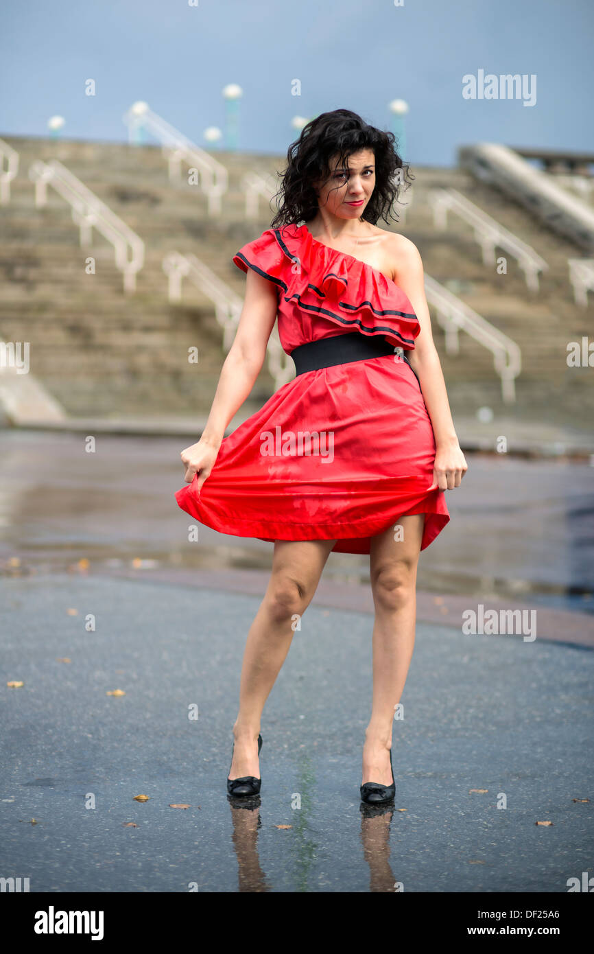 Soaking wet hi-res stock photography and images - Alamy