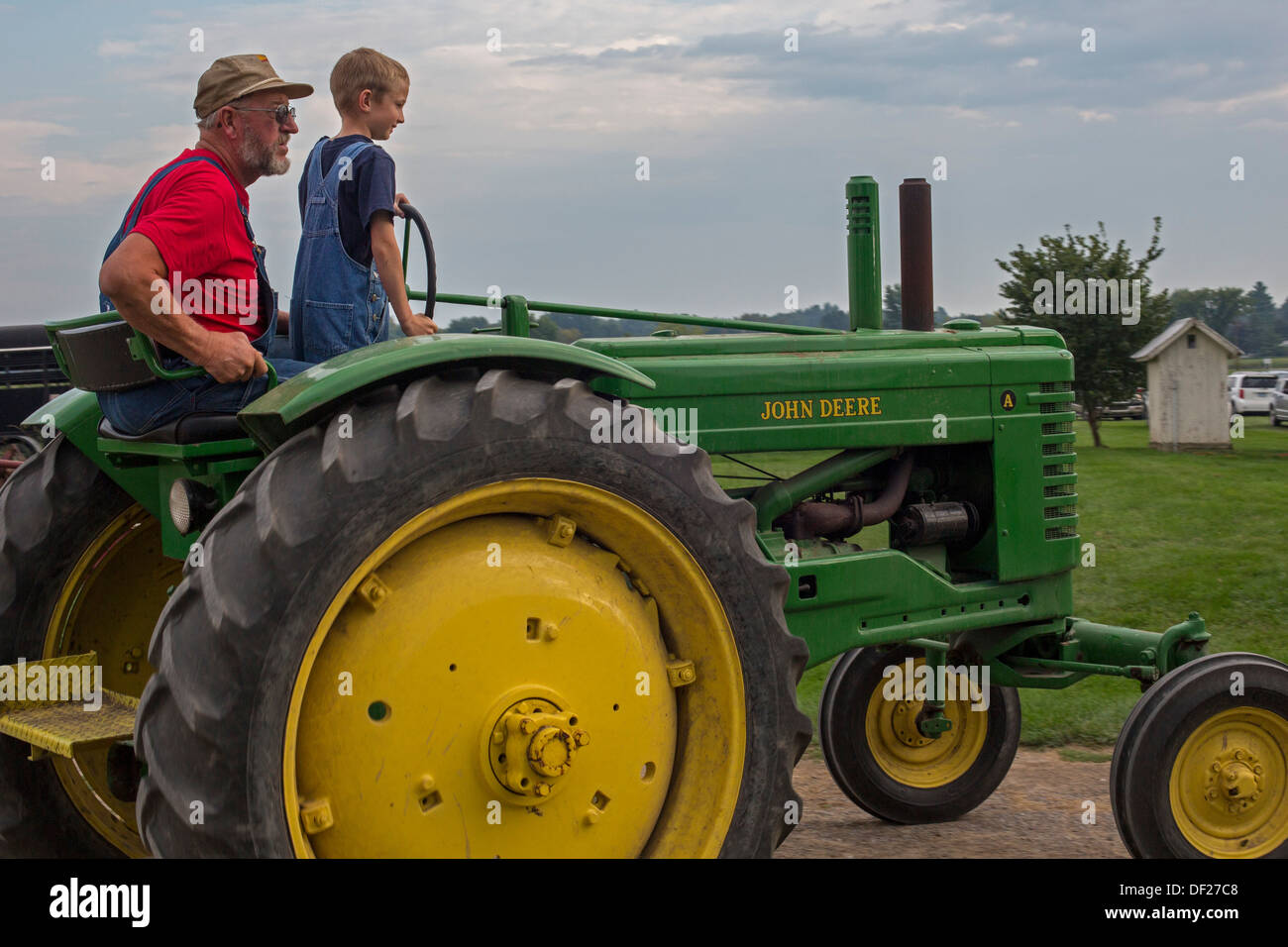 Farm drive hi-res stock photography and images - Alamy