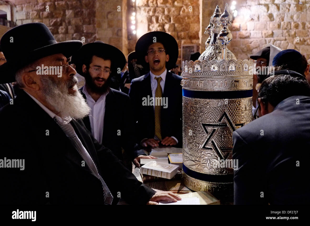 Religious Jews celebrate the Simchat Torah in the Western Wall in ...