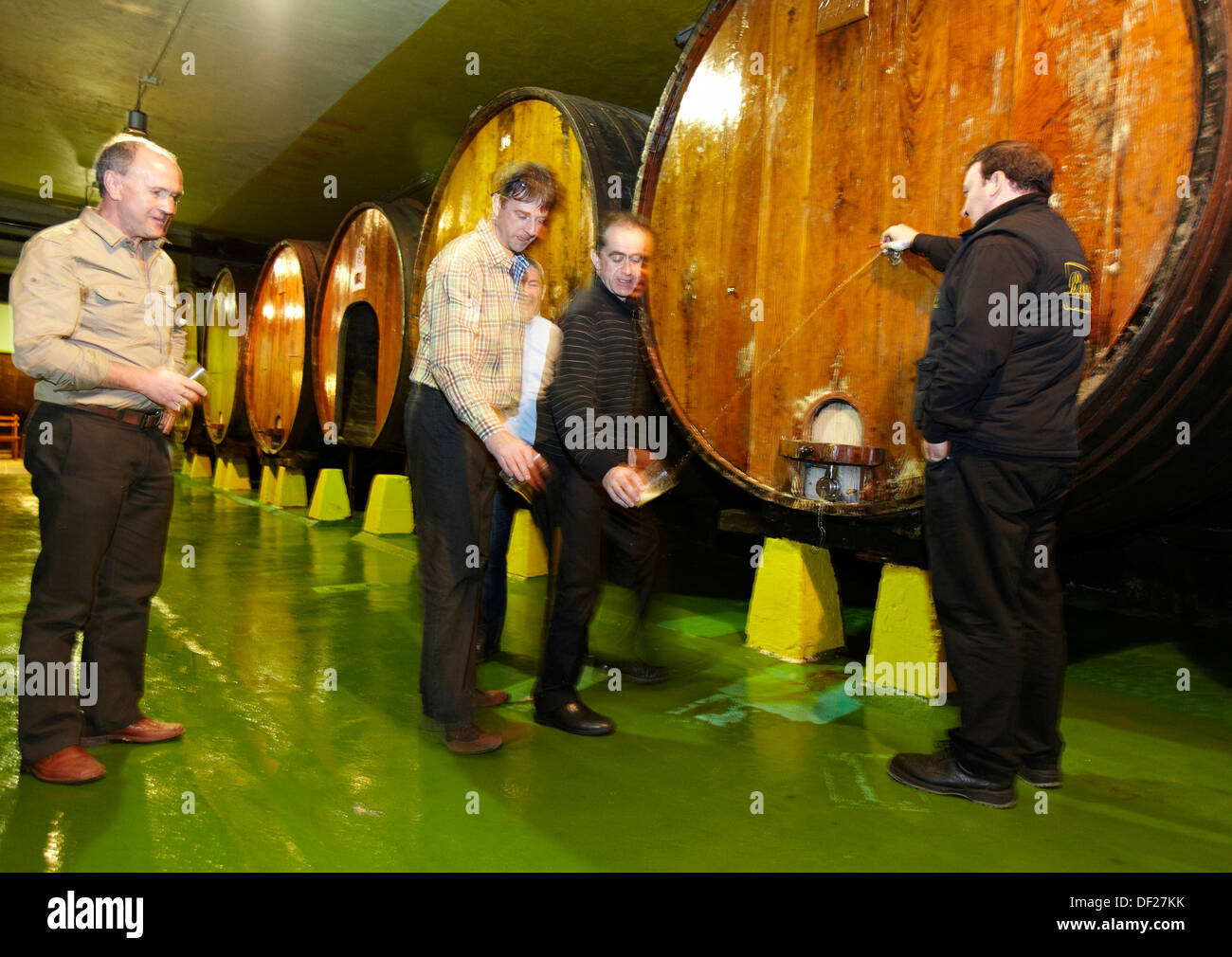 Cider pouring basque hi-res stock photography and images - Alamy