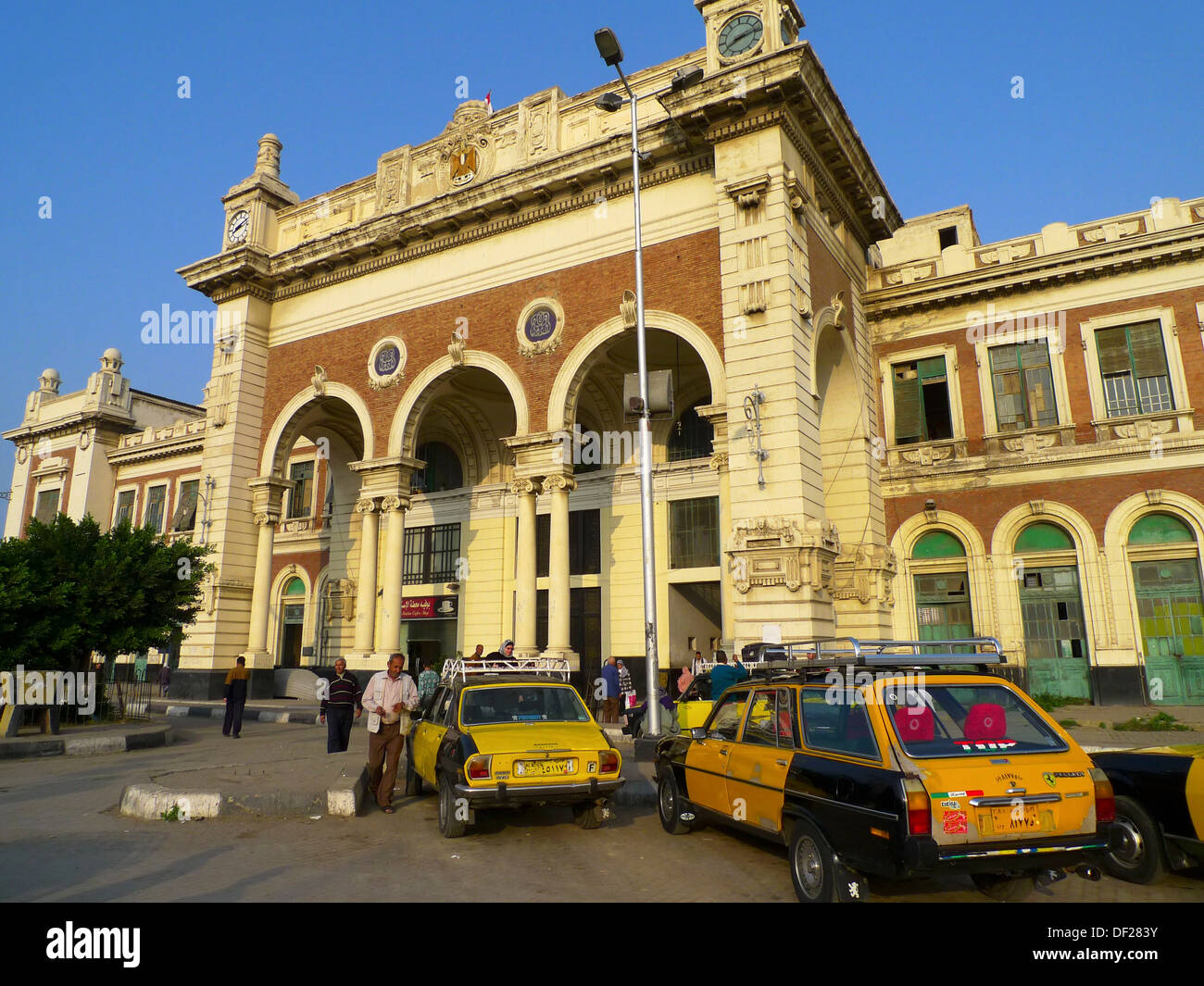 Train station alexandria egypt hi-res stock photography and images - Alamy