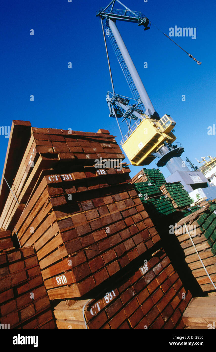 Lumber unloading hi-res stock photography and images - Alamy