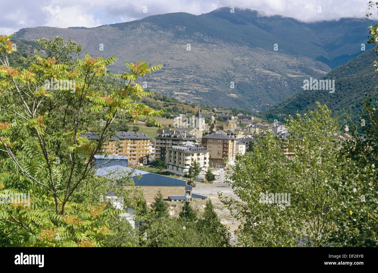 Sort pyrenees hi-res stock photography and images - Alamy