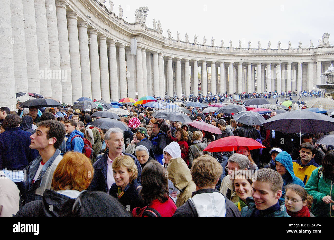 Crowd scene st peters square hi-res stock photography and images - Alamy