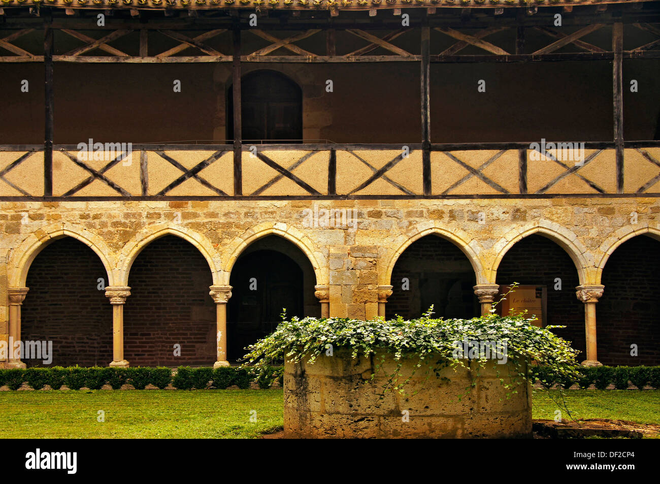 14th century abbey hi-res stock photography and images - Alamy