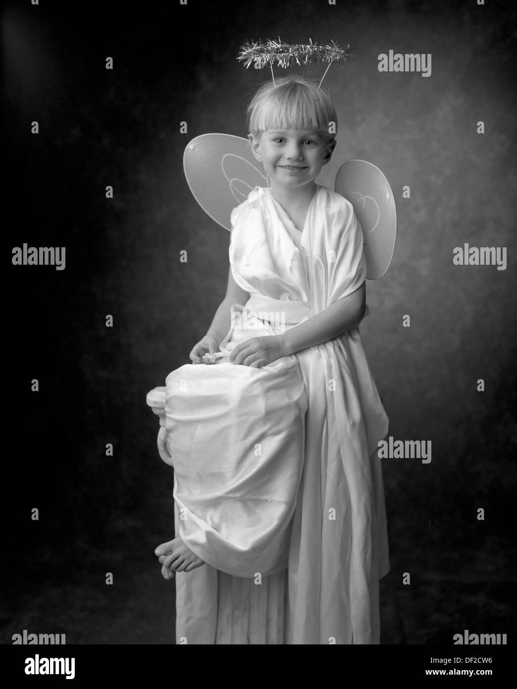 Angel costume hi-res stock photography and images - Alamy