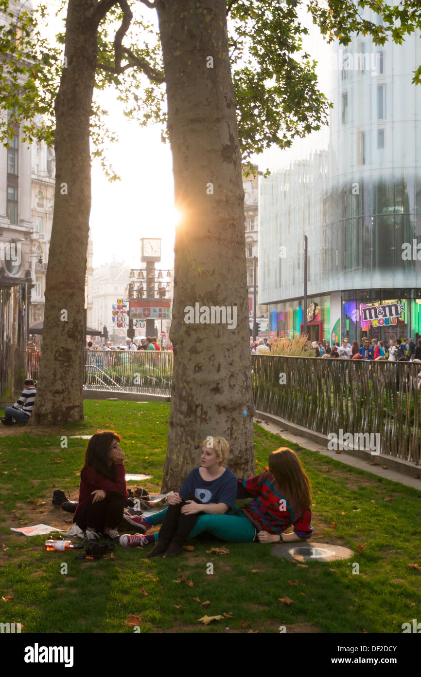 Leicester square hi-res stock photography and images - Alamy
