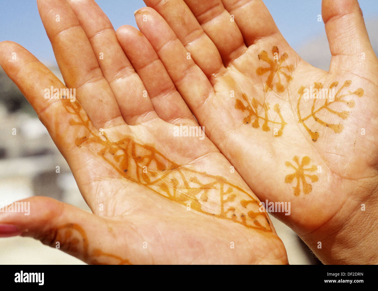 Hands woman henna morocco africa hi-res stock photography and images ...