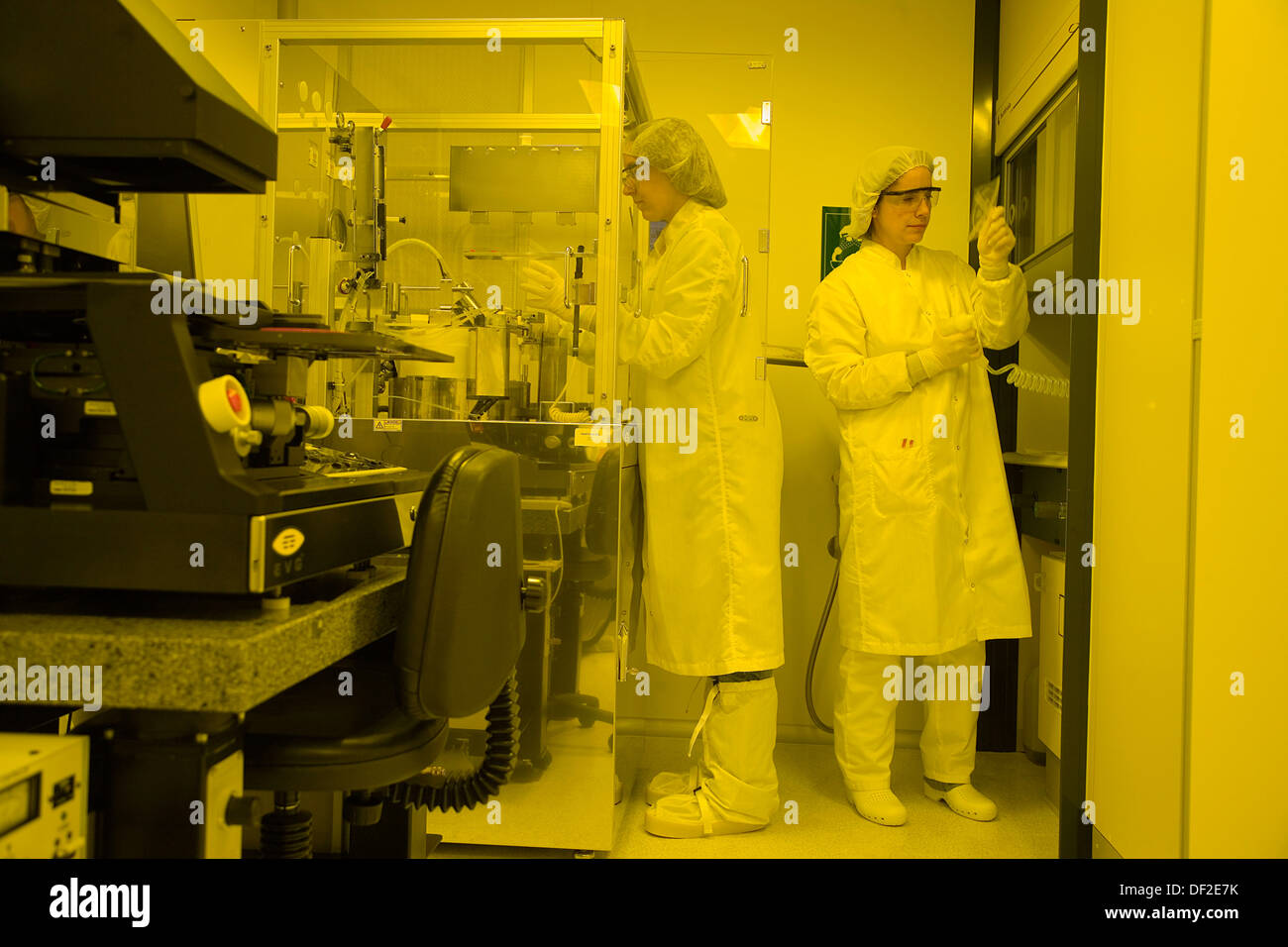 Female spinner hi-res stock photography and images - Alamy