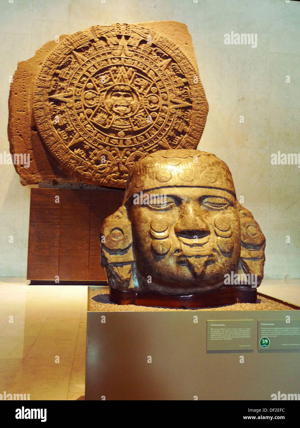 Calendario azteca piedra del sol hi-res stock photography and images ...