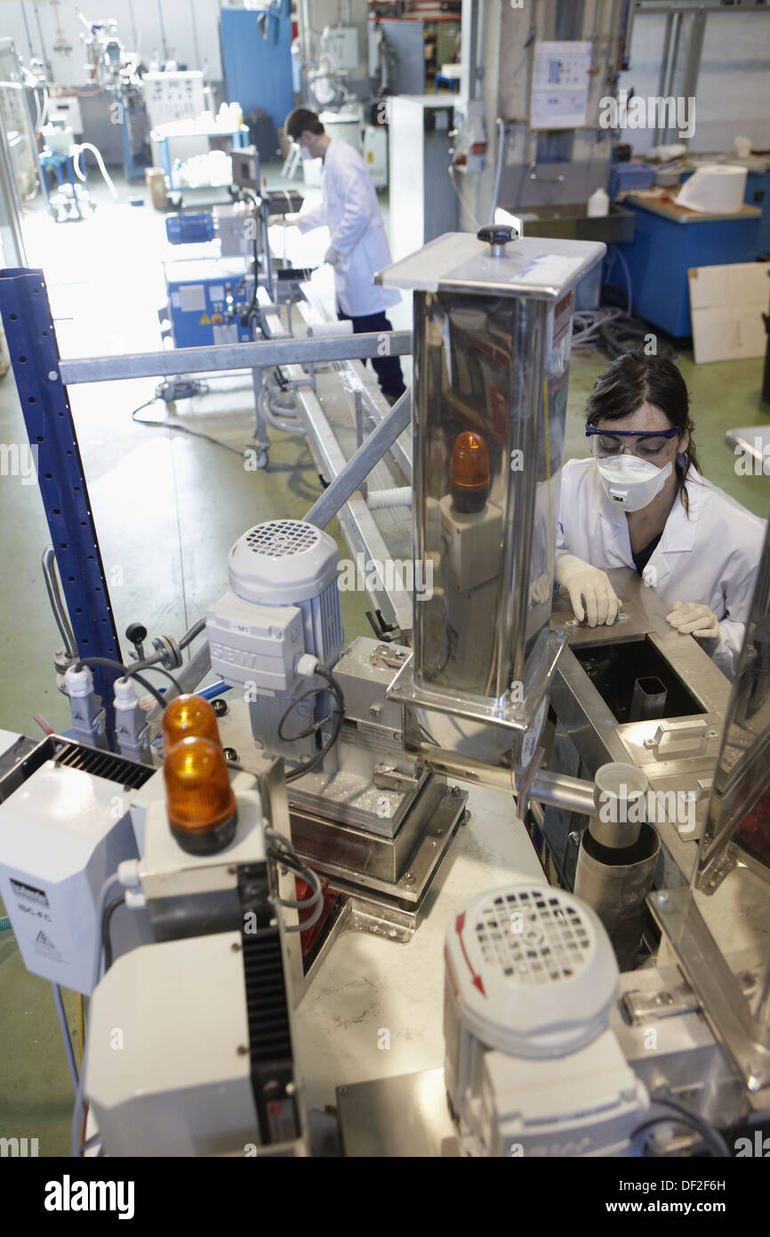 Materials research lab hi-res stock photography and images - Alamy