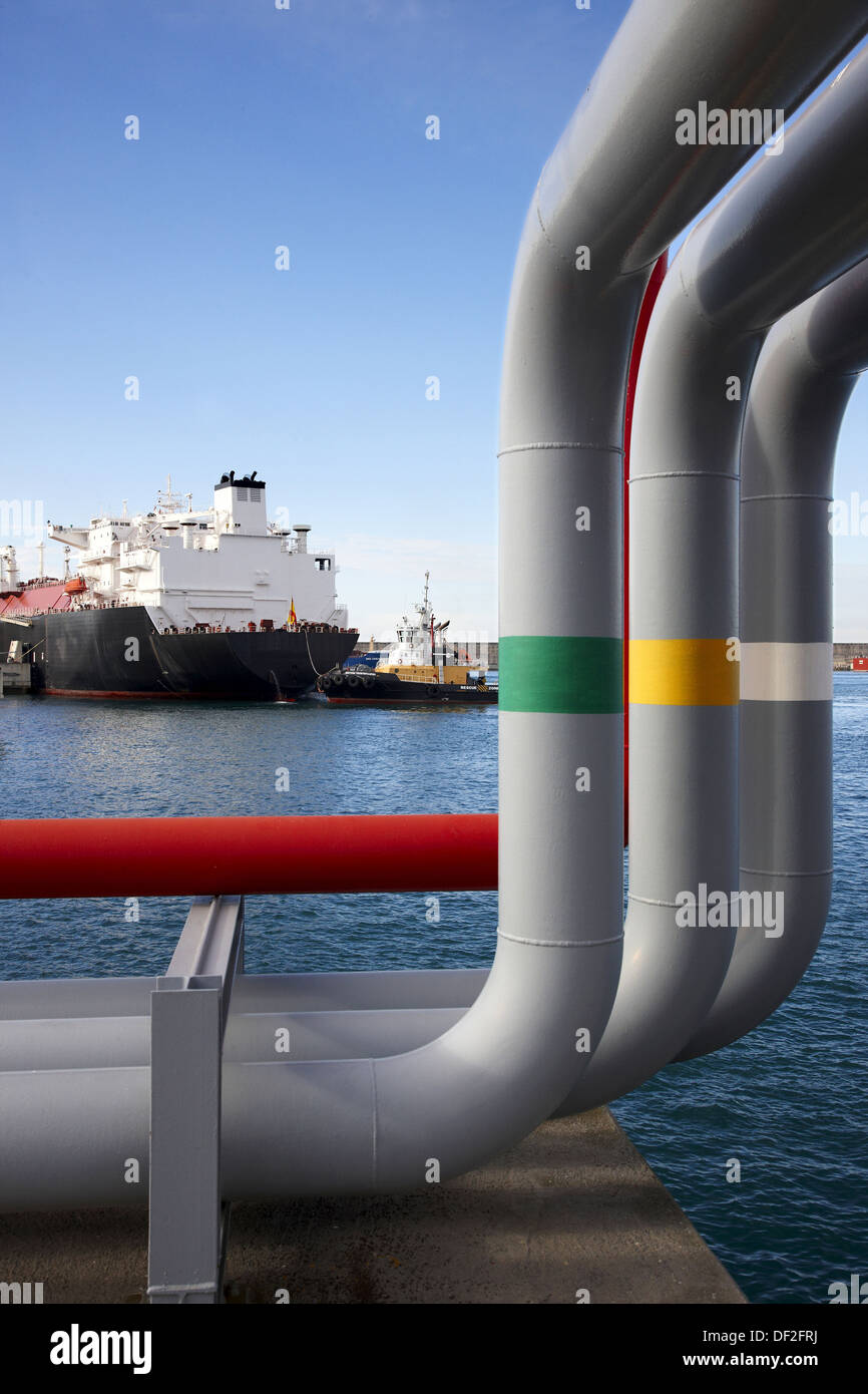 Transporting natural gas hi-res stock photography and images - Alamy