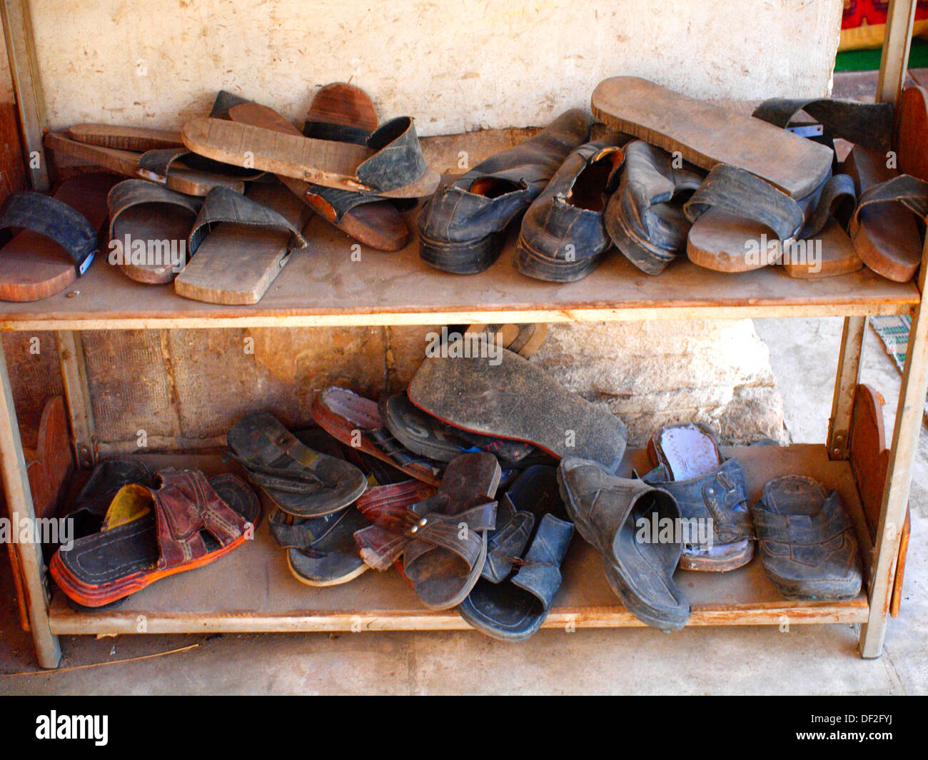Shoes at entrance to mosque hi-res stock photography and images - Alamy