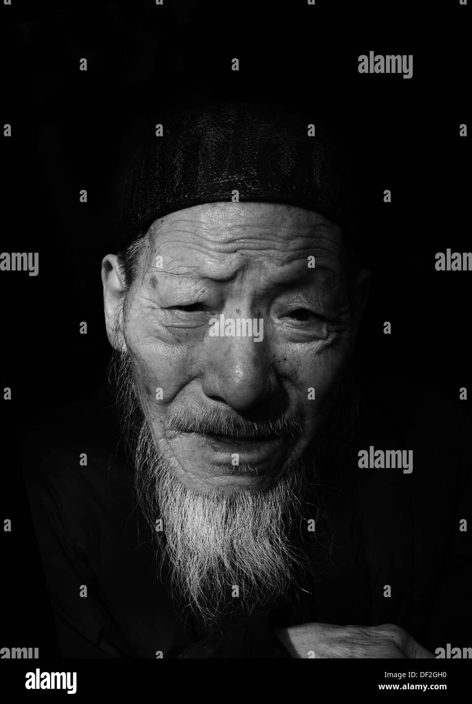 Portrait of a Chinese Taoist priest Stock Photo - Alamy