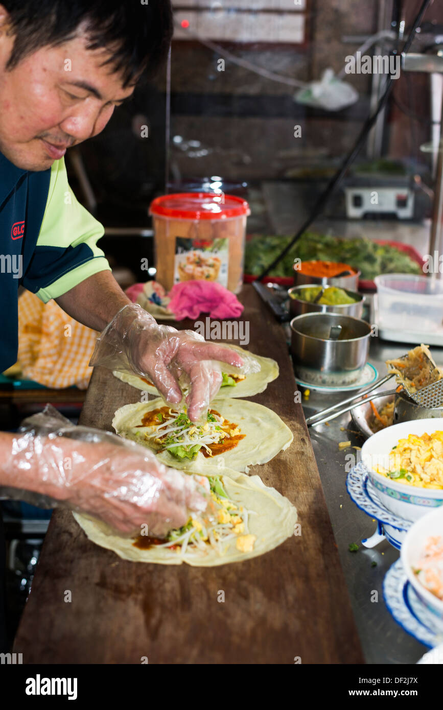 Popiah singapore hi-res stock photography and images - Alamy