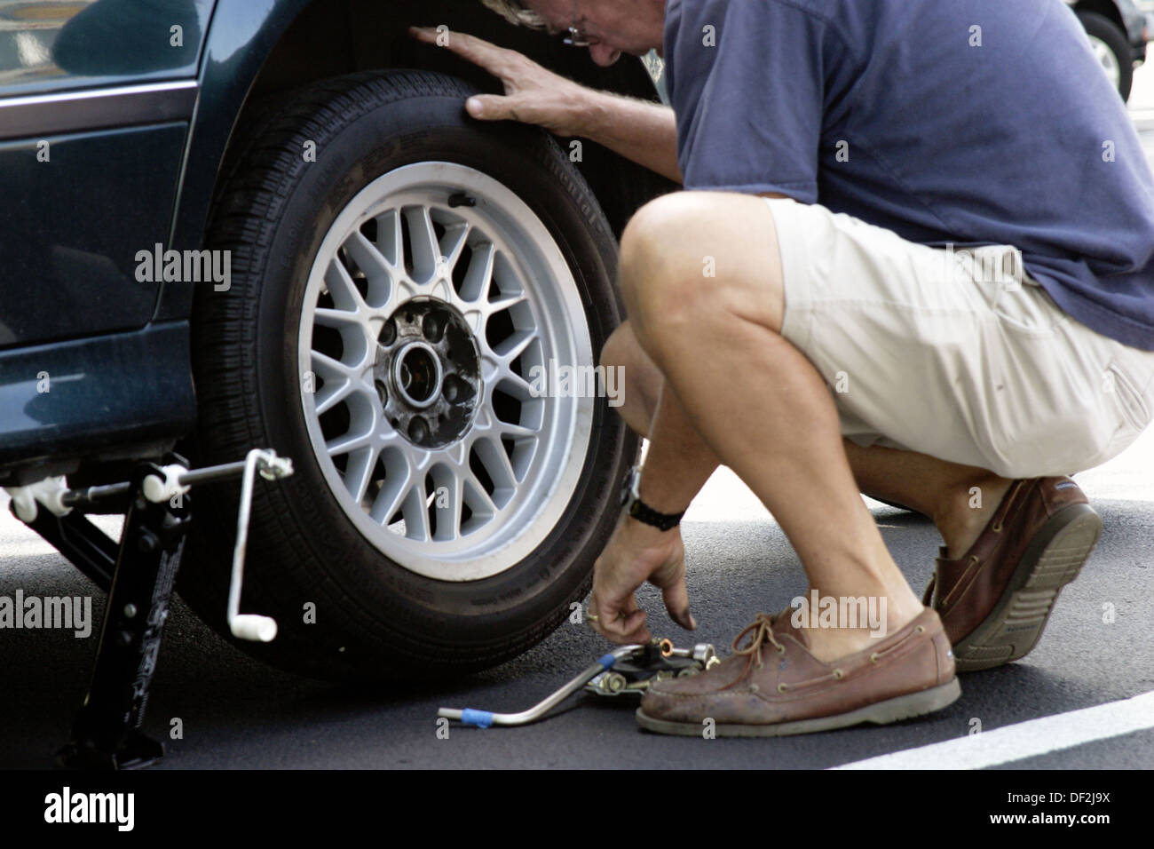 Tire jacks hi-res stock photography and images - Alamy