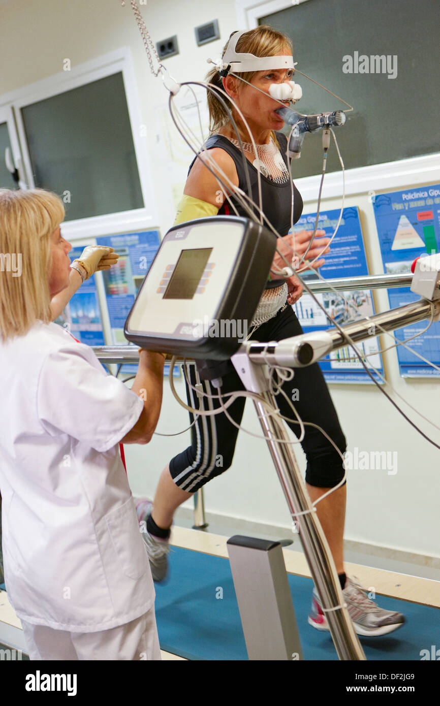 Nurse running cardiac hi-res stock photography and images - Alamy