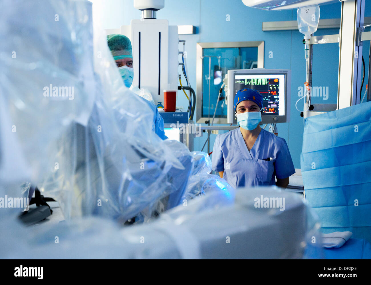 Operating room, prostate cancer robotic surgery, Da Vinci surgical ...