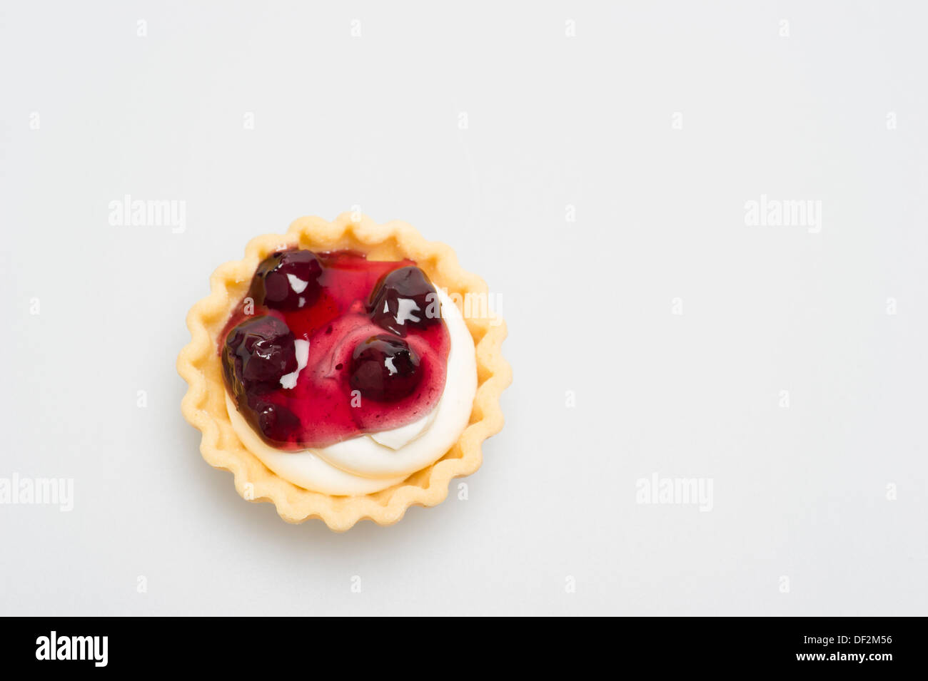 Single cream fruit tart Stock Photo - Alamy