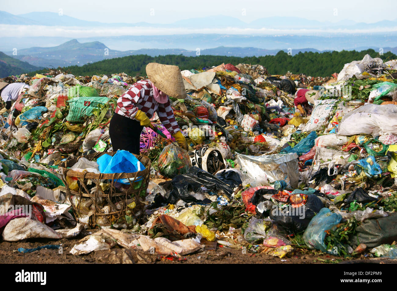 Garbage dumping ground hi-res stock photography and images - Alamy