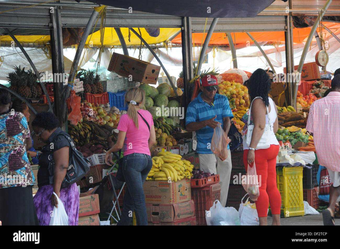 Curaçao fruit vegetables market caribbean hi-res stock photography and ...
