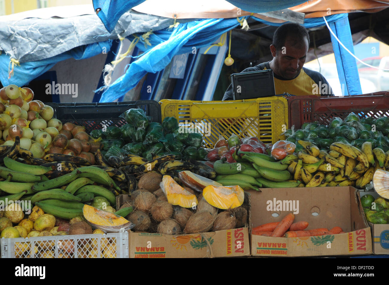 Curaçao fruit vegetables market caribbean hi-res stock photography and ...