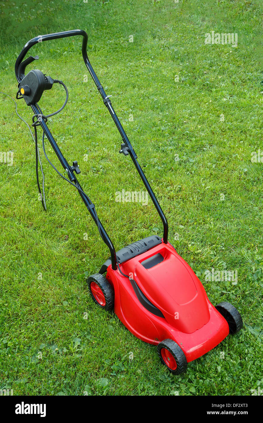 New lawnmower hi-res stock photography and images - Alamy
