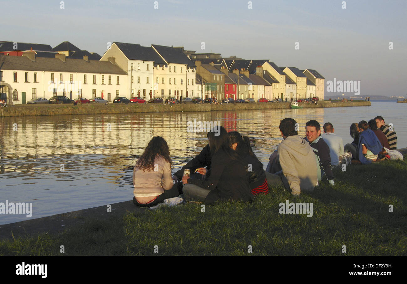 The claddagh quay hi-res stock photography and images - Alamy