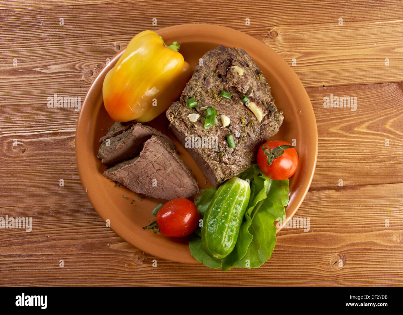 sliced rare roast beef farm-style.farmhouse kitchen Stock Photo - Alamy