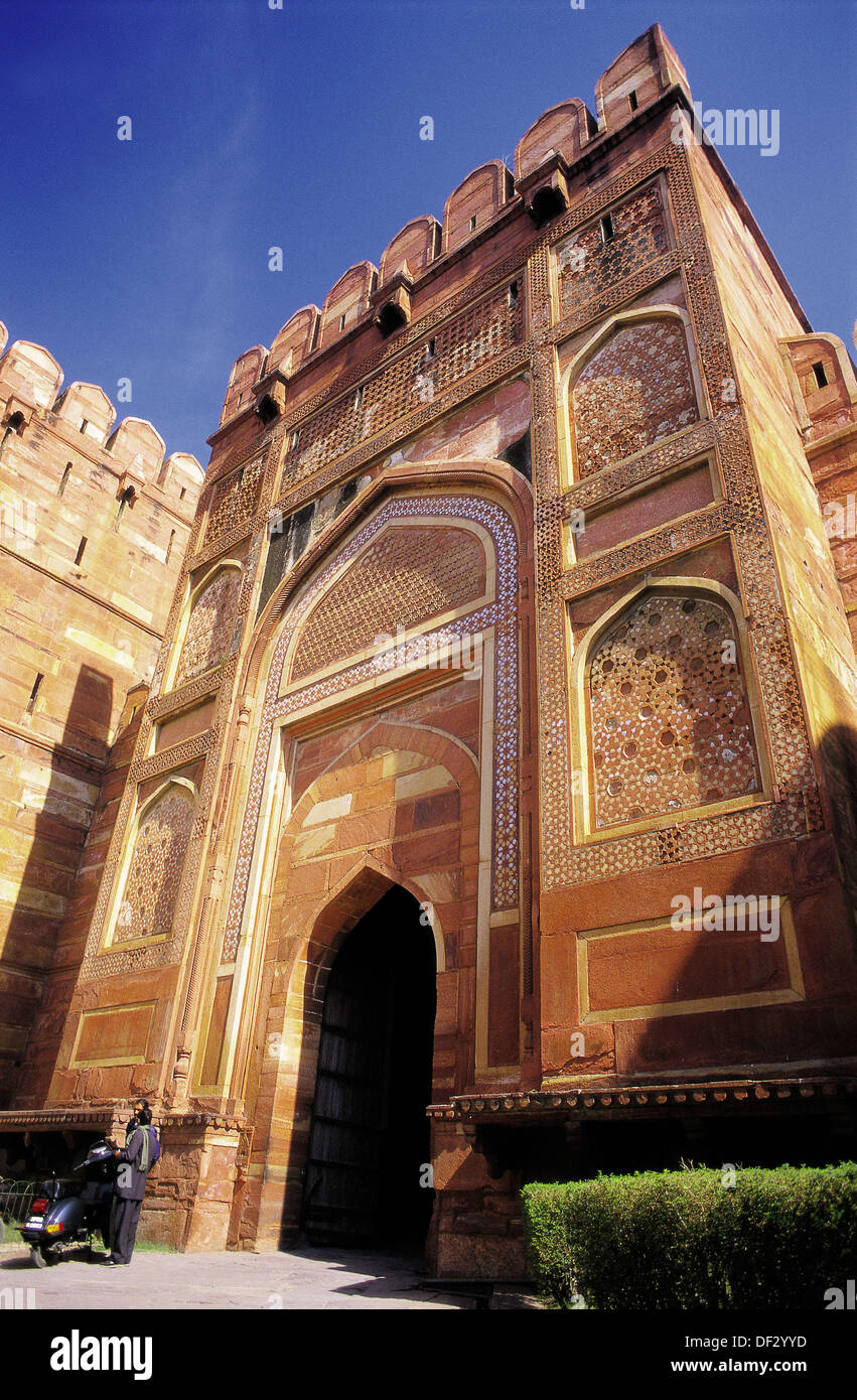 Access gate taj mahal hi-res stock photography and images - Alamy