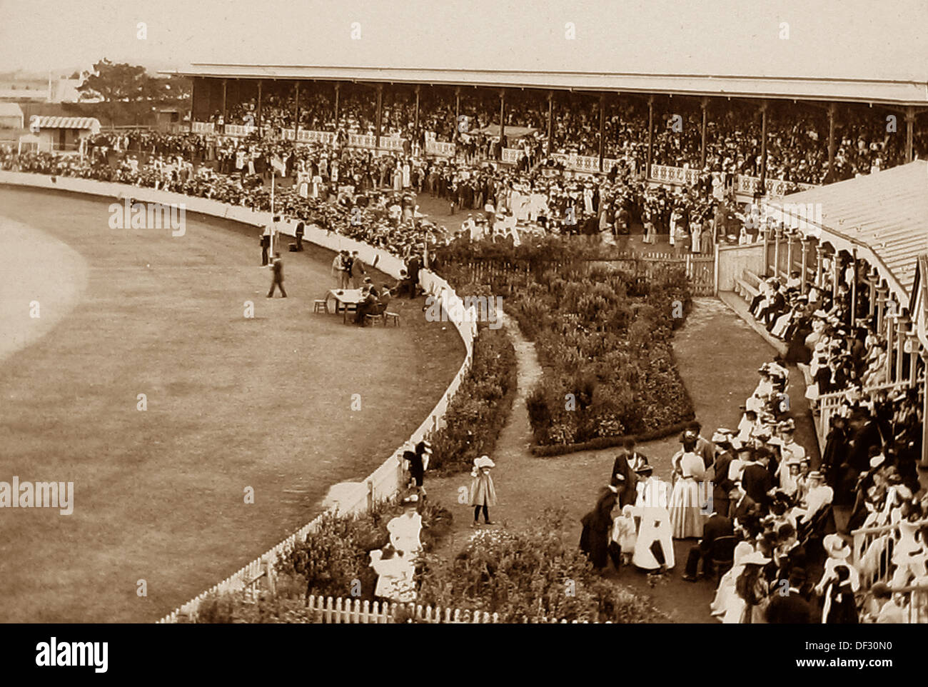 Old cricket grandstand hi-res stock photography and images - Alamy