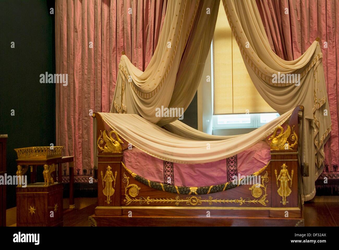 Inside the louvre hi-res stock photography and images - Alamy