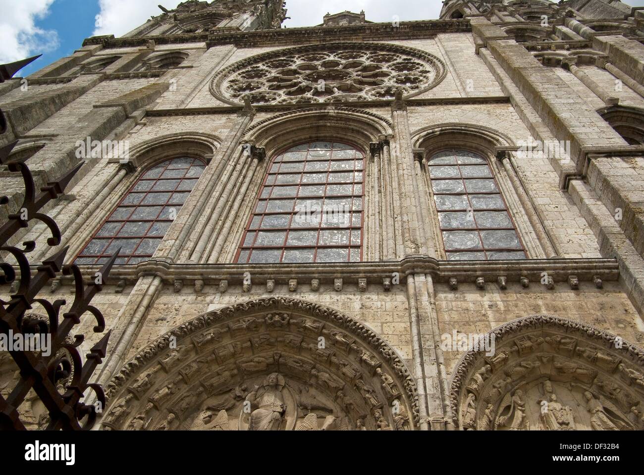 Chartres cathedral facade hi-res stock photography and images - Alamy
