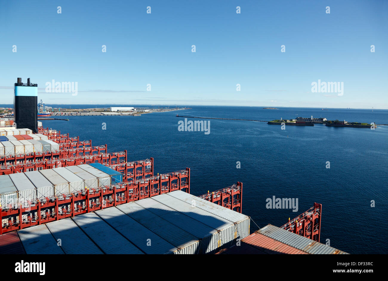 Containers and bay structures on Triple-E Majestic Maersk and aerial ...