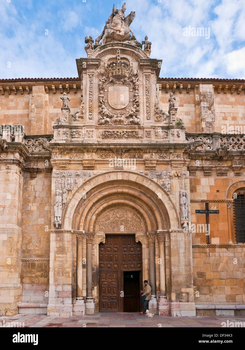 Real basilica de san isidoro hi-res stock photography and images - Alamy